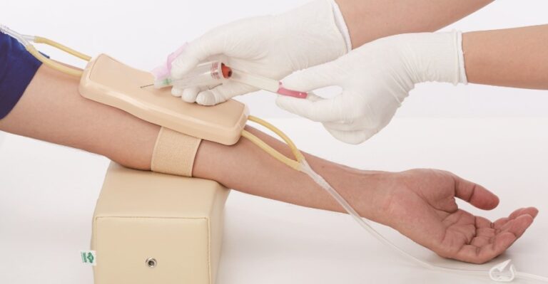 Inyección Intravenosa (IV) - Punción Venosa archivos - Medical Factory
